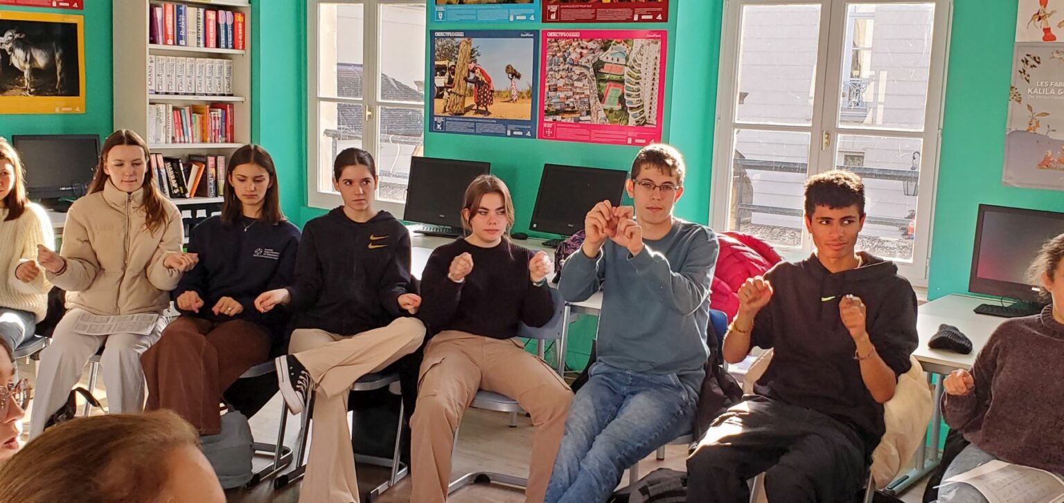 Nouveau! Cours de langue des signes en ST2S - Lycée Général et Technologique